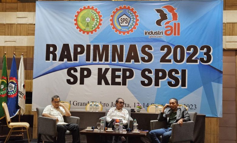 Diskusi Panel RAPIMNAS 2023 SP KEP SPSI Membahas "Just Transition" dan ...